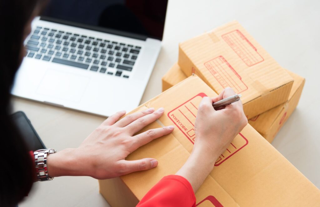 Drop Off: Pengertian dan Perbedaan Dengan Pick-Up - Biteship